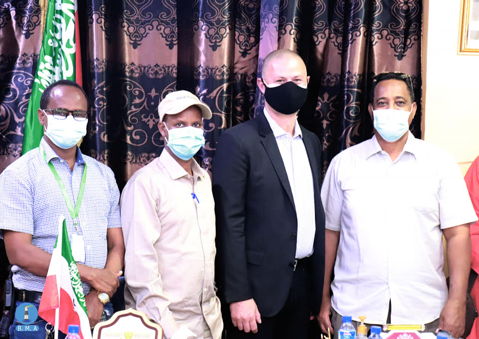 Duqa Degmada Berbera Cabdishakur Ciddin Oo Qaabilay Madaxda Uga saraysa ...