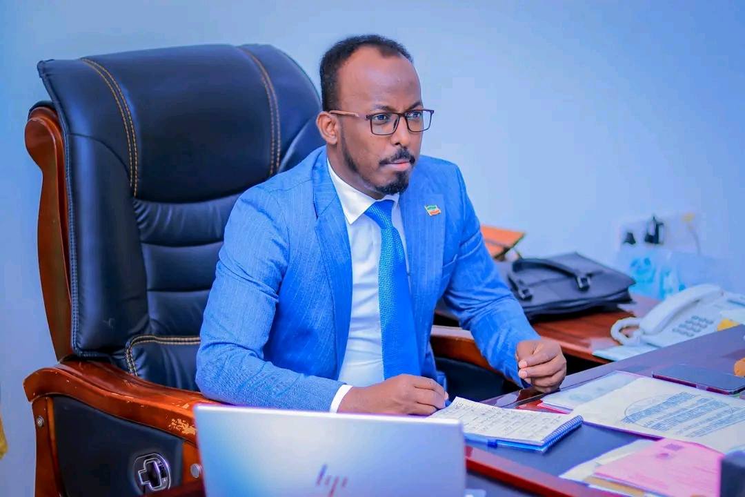 Wasiirka Cadaalada Somliland oo Kulan La Qaatay Gudida Ruqsad Bixinta ...