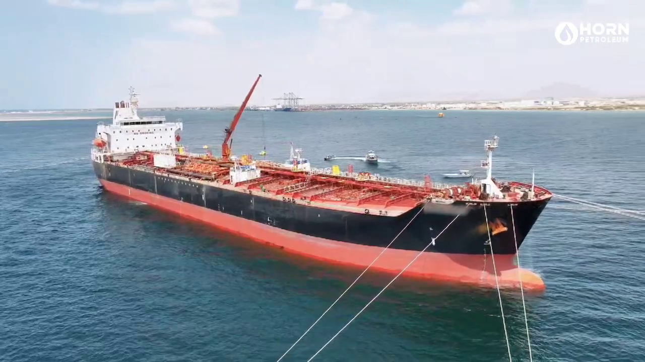 Shirkada Horn Patroleum oo Dekeda Berbera Kusoo Xidhay Markab 50,000 oo ...